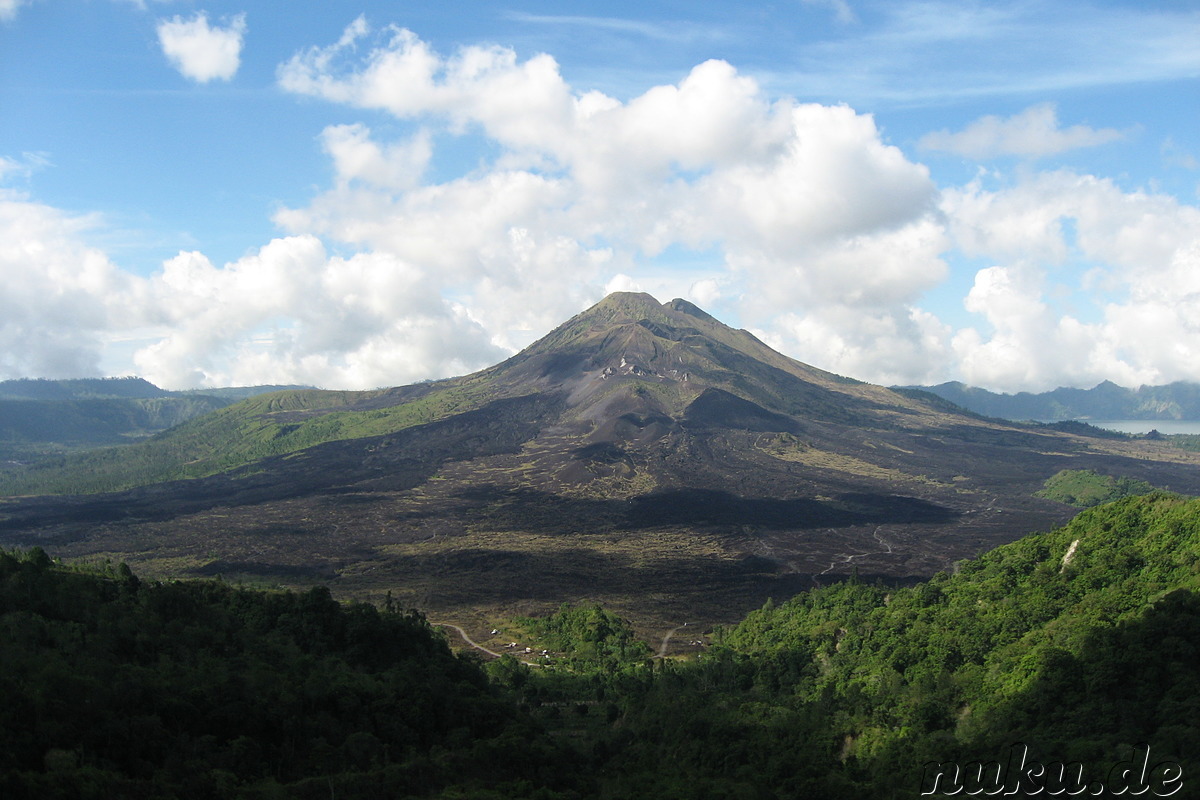 Mittagsbuffet in Penelokan mit Blick auf den Mount Batur Vulkan - Bali ...