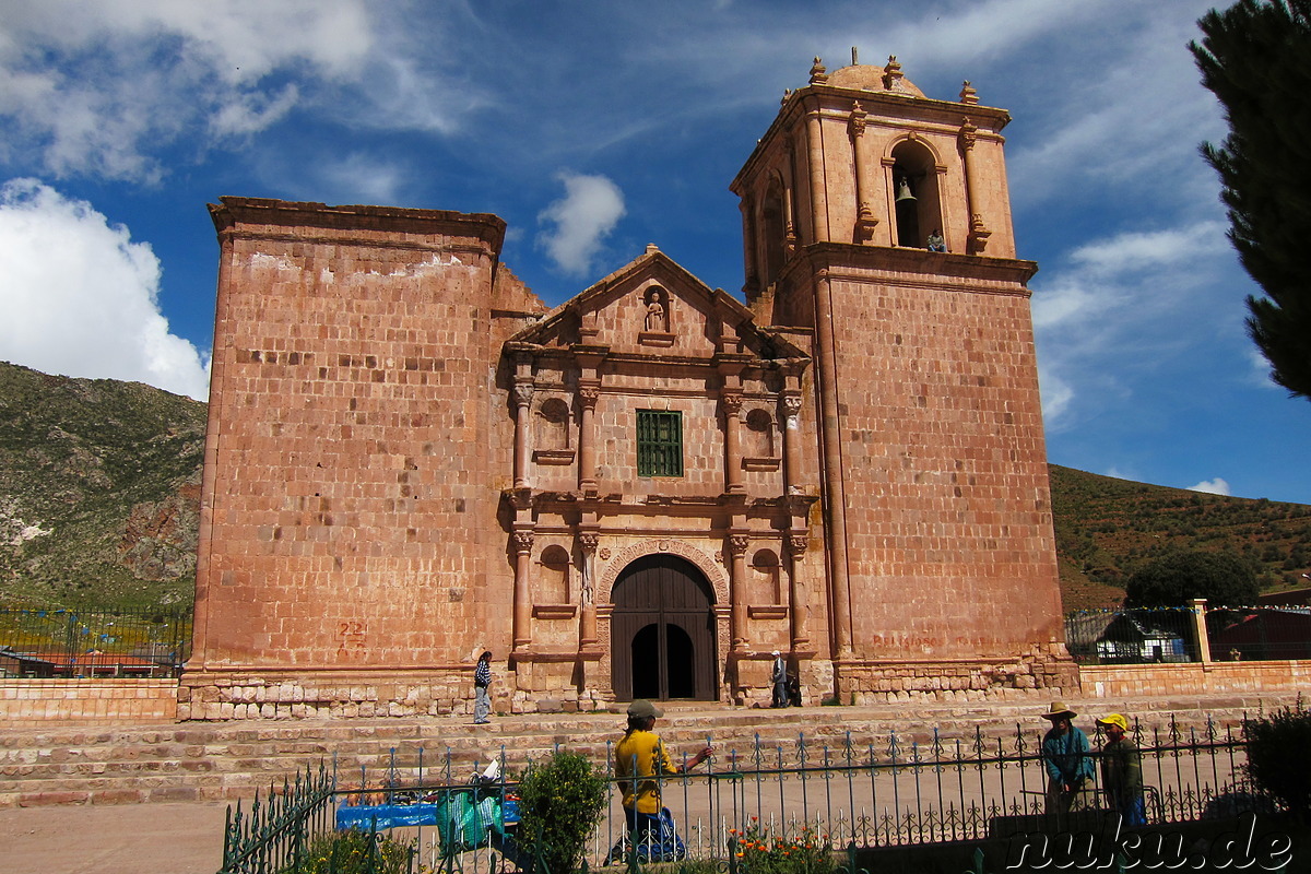 Platz und Kirche in Pucara - Tour mit Inkaexpress, Peru, Südamerika ...